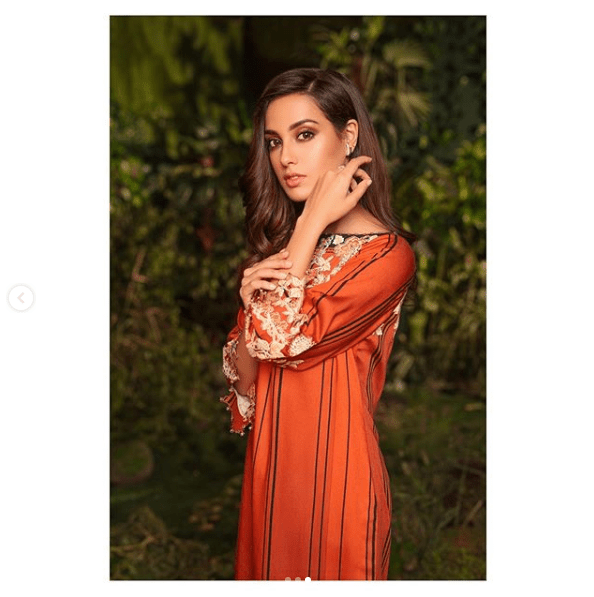 Iqra Aziz looks graceful and classy in recent photos