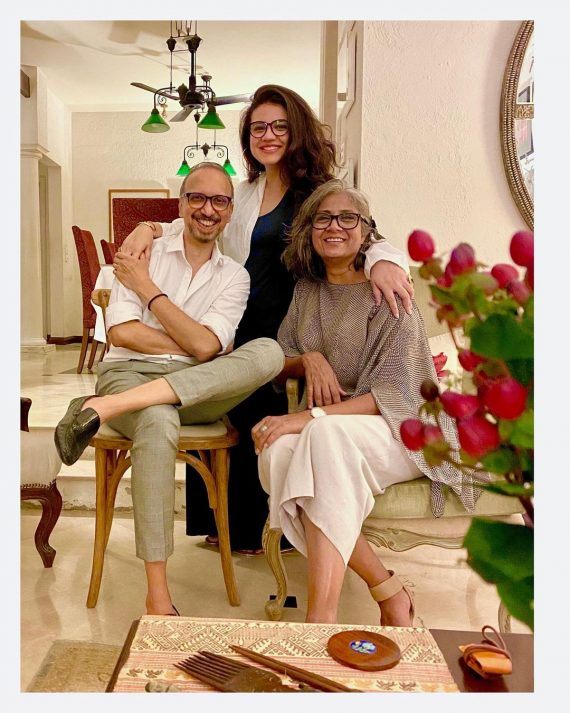 Zara Noor Abbas spotted at director Asim Raza's birthday party