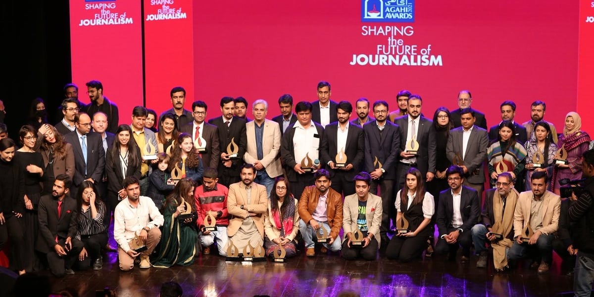 Bol’s Fiza Akbar wins Current Affairs Anchor of the Year award