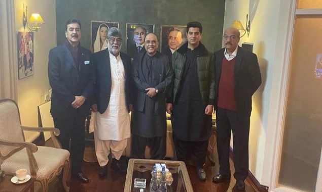 Sardar Yar Muhammad Rind meets Zardari, discusses future politics