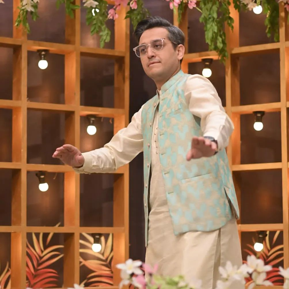 Syed Shaffat Ali photoshoot with his wife-See photos