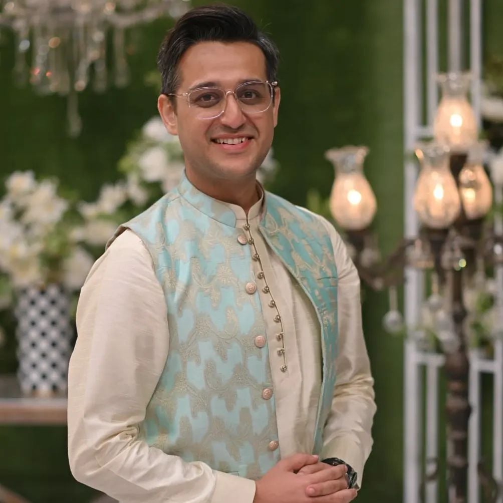 Syed Shaffat Ali photoshoot with his wife-See photos