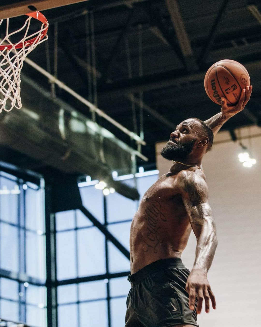 LeBron James looking in great shape, see pics