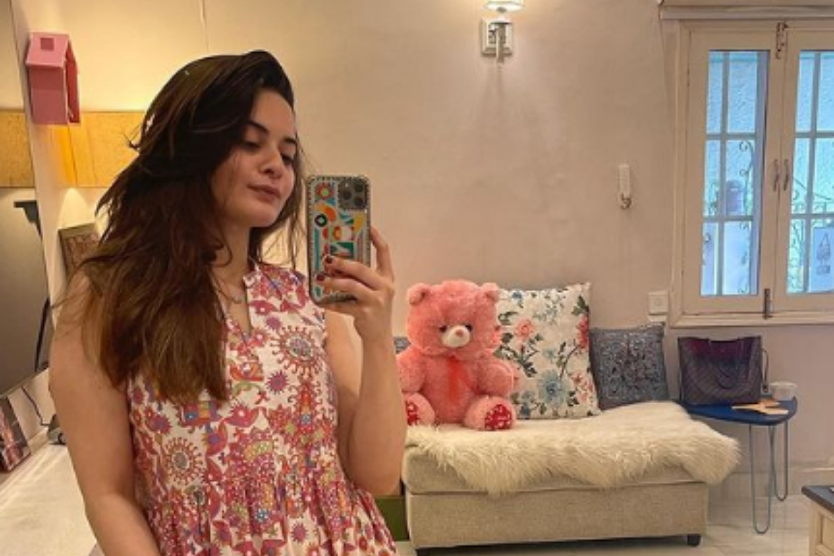Minal Khan stuns fans with latest photo