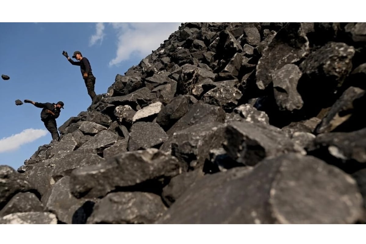 Fossil fuel reserves contain 3.5T tonnes of emissions