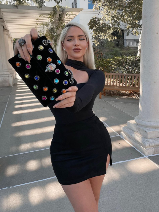 Olivia Pierson poses in cute black attire - BOL News
