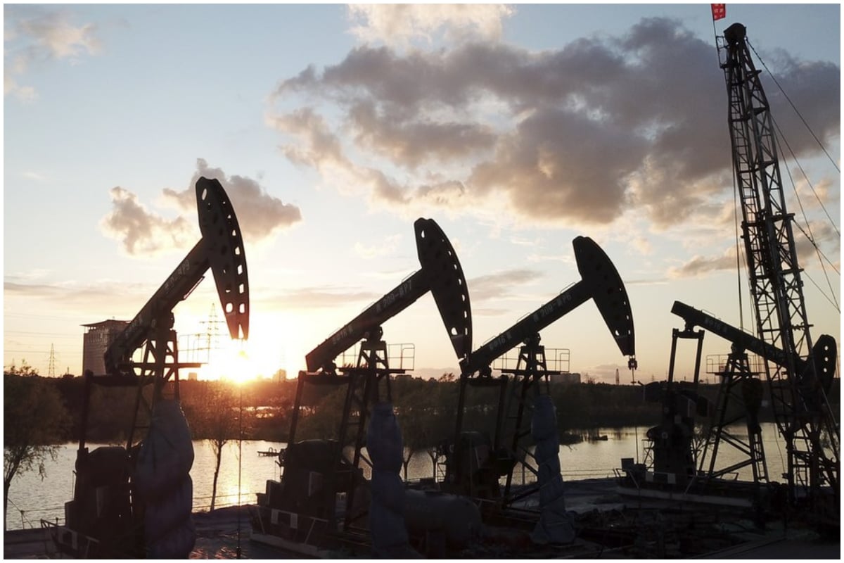 Fossil fuel dependence risks current, future health