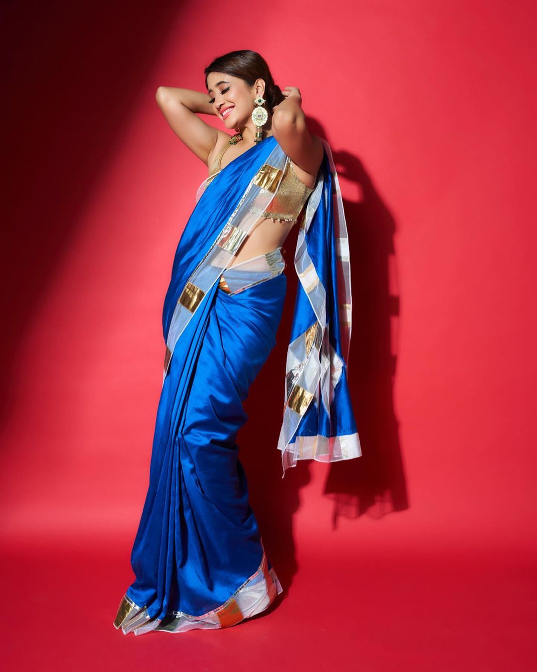 Shivangi Joshi ravishing look in blue saree