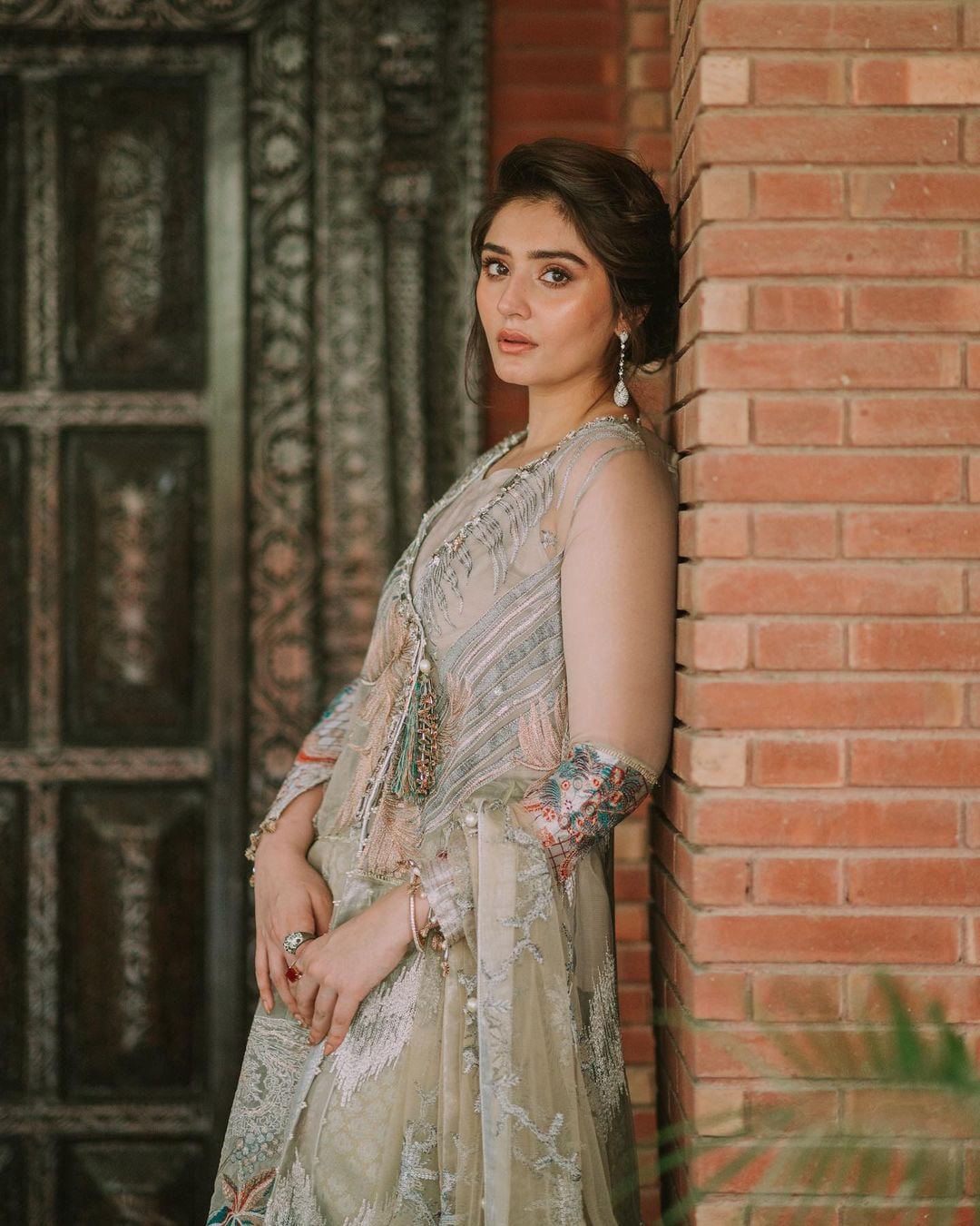 Durefishan Saleem looks pretty in new alluring photos