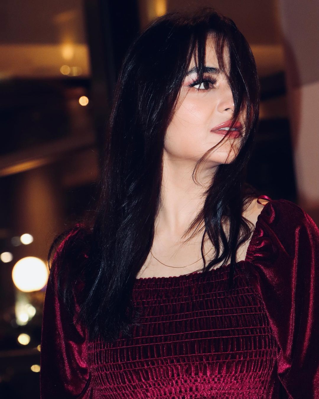 Yumna Zaidi looks exquisite in recent pictures