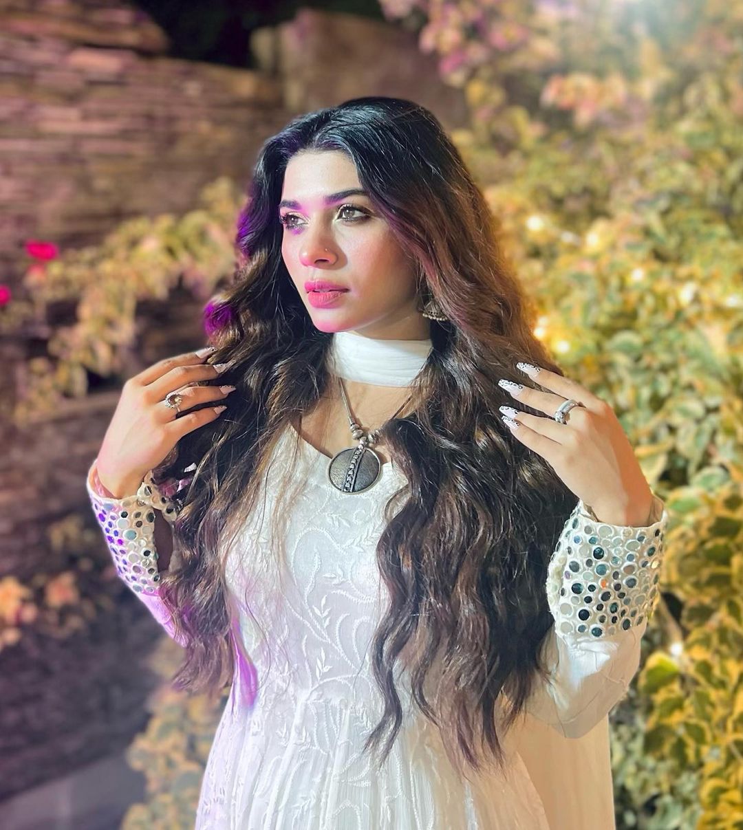 Mahi Baloch shares her captivating photos with fans