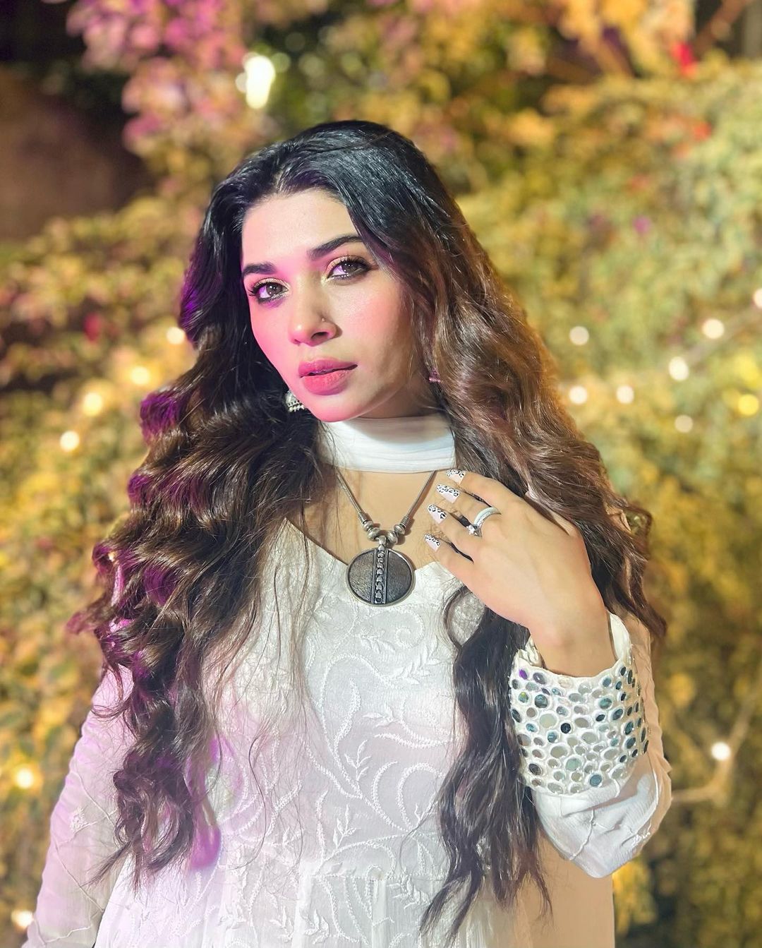 Mahi Baloch shares her captivating photos with fans
