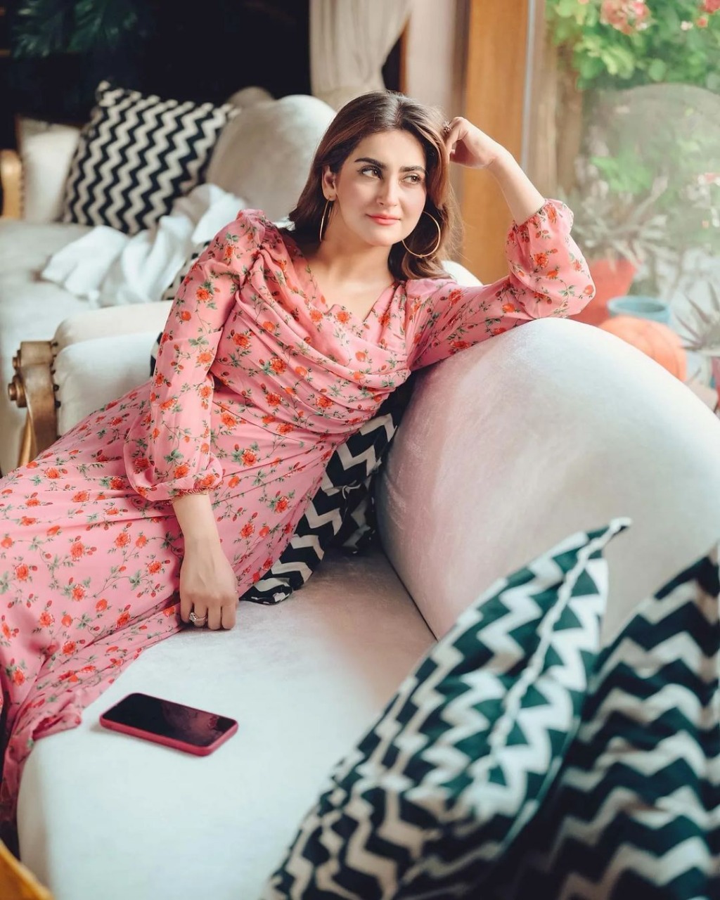 Hiba Bukhari stunning looks in new printed outfit