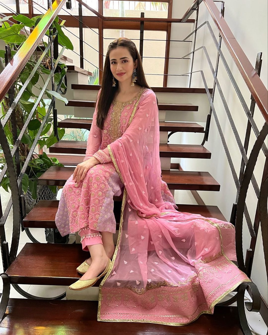 Sana Javed looks stunning in new pictures