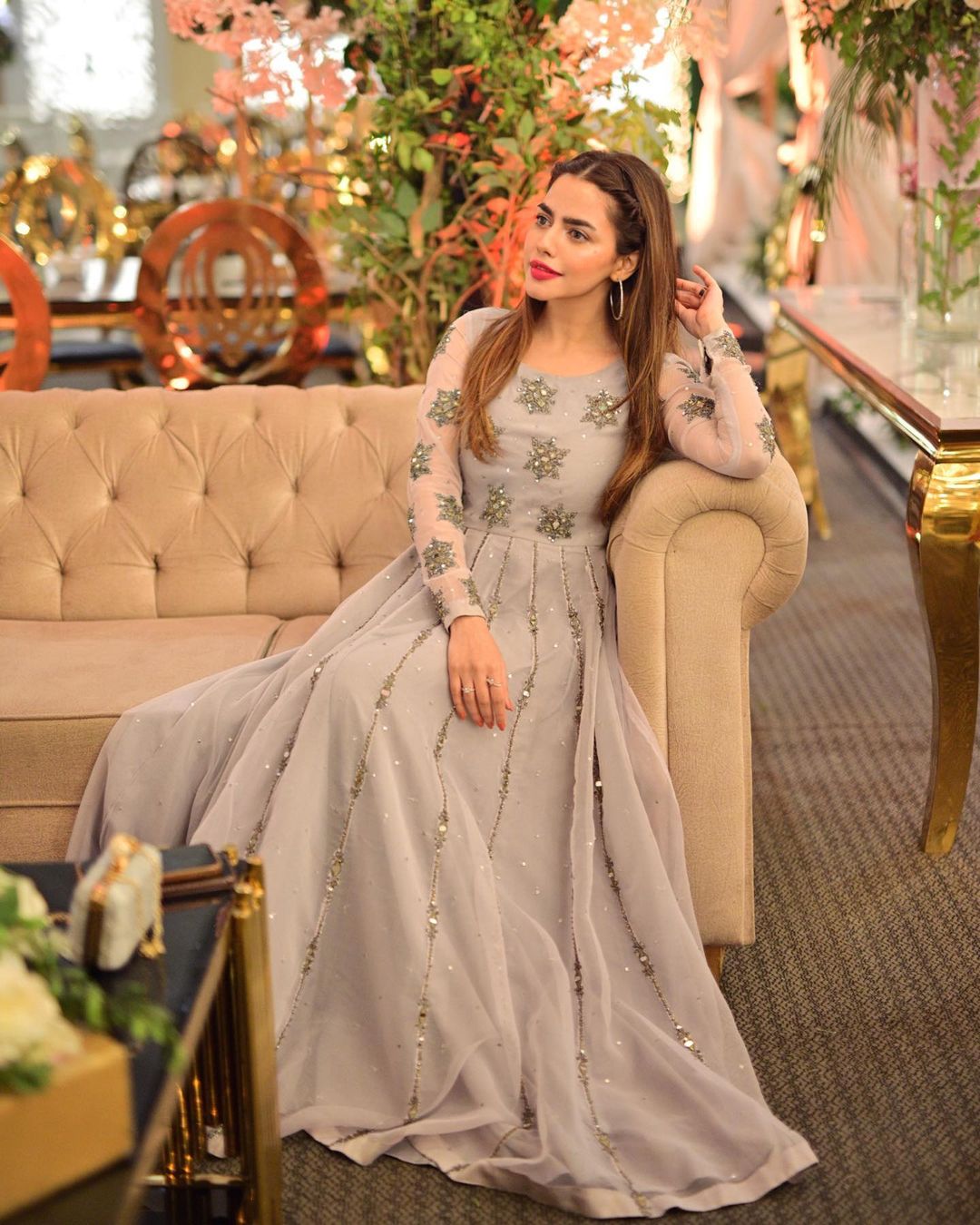 Hina Ashfaque looks stylish in latest photoshoot