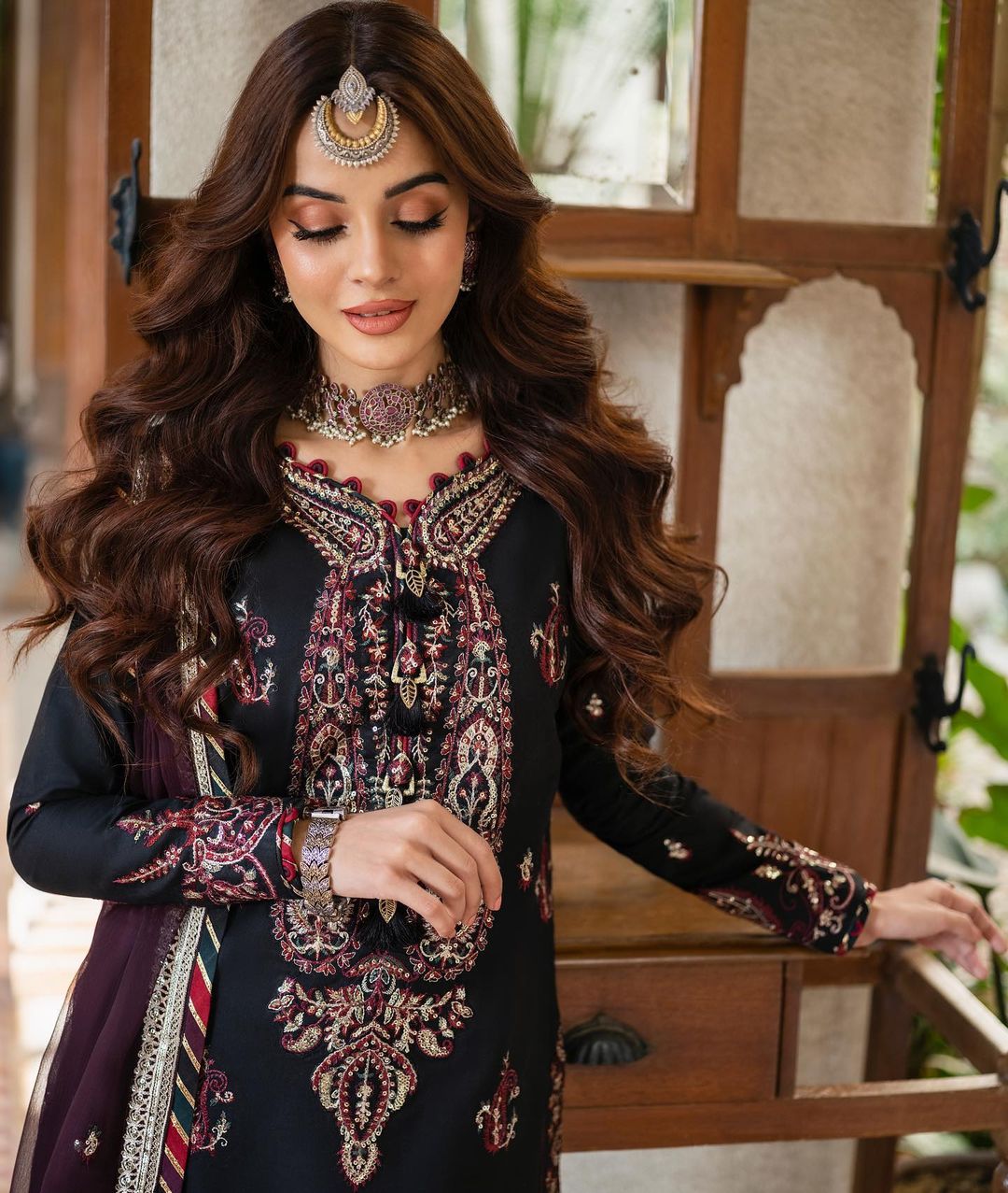 Komal Meer stuns in latest Instagram reels