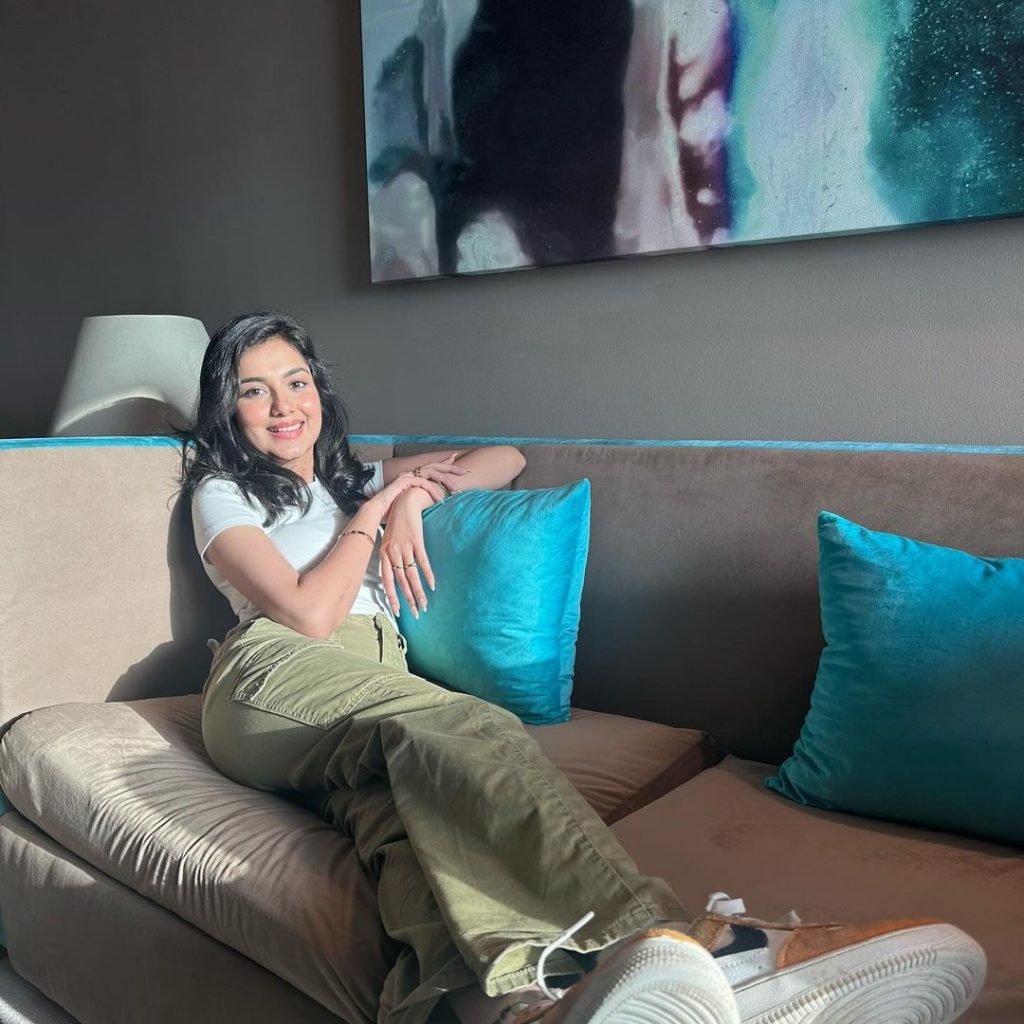 Syeda Tuba Anwar looks stunning in her Dubai trip pictures