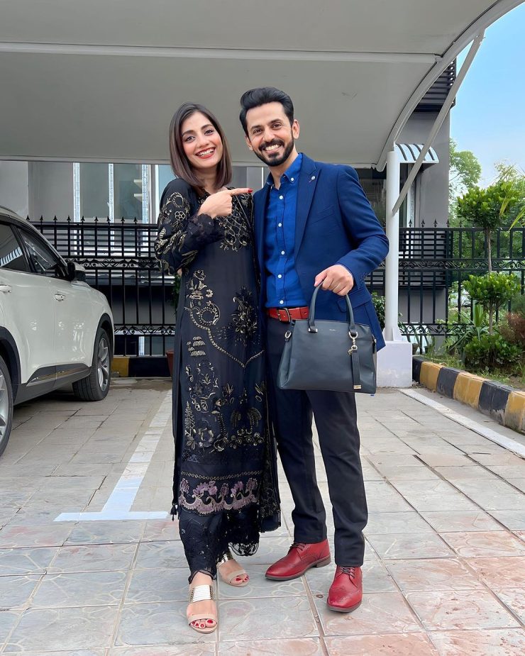 Uroosa Qureshi Shares Beautiful Family Pictures