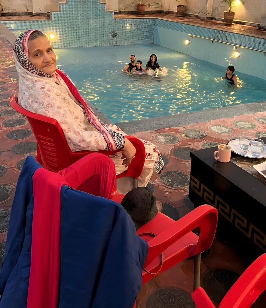 Uroosa Qureshi Shares Beautiful Family Pictures