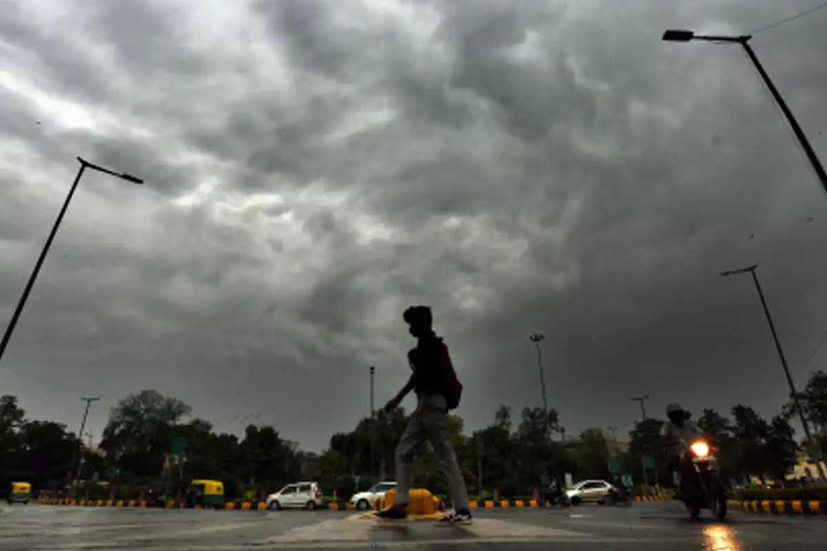Lahore, Faisalabad weather update today