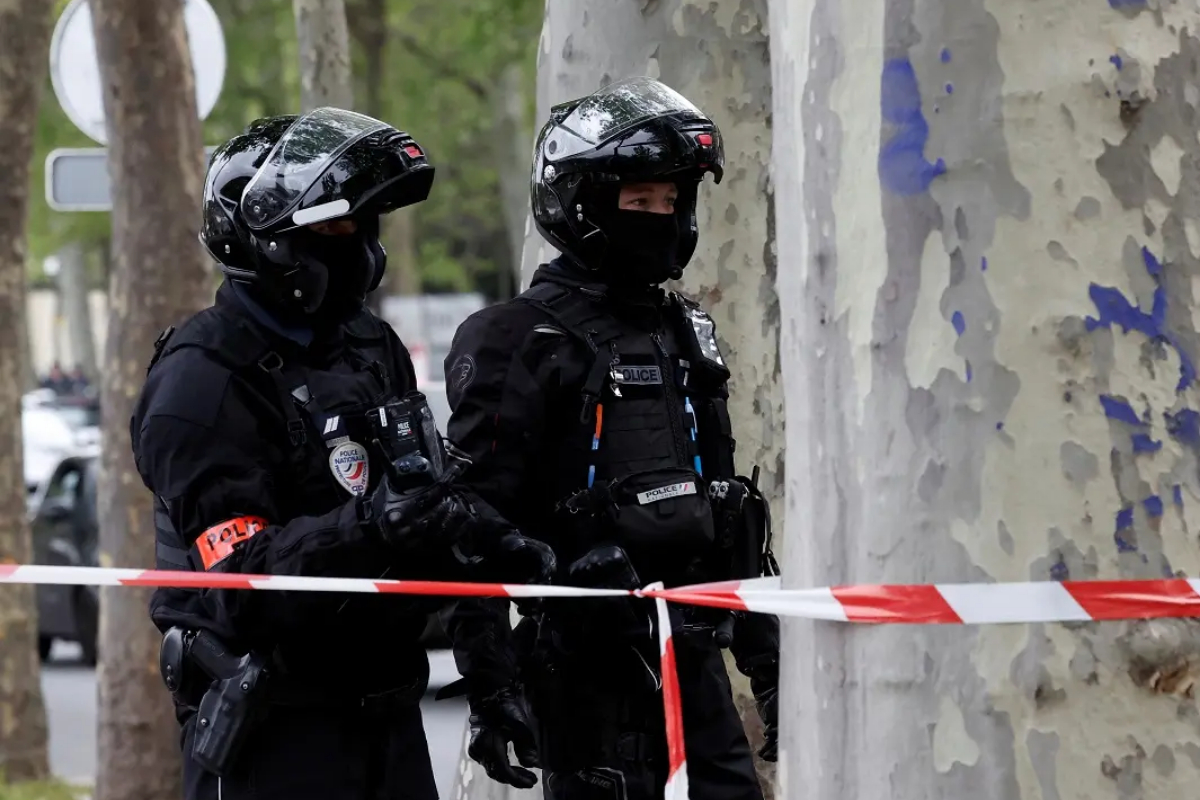 France: Two French prison officers died in inmate flight