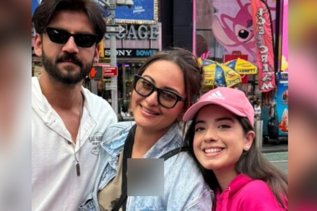 Arisha Razi Khan Shares Photo With Newly-Married Indian Celebrity Couple